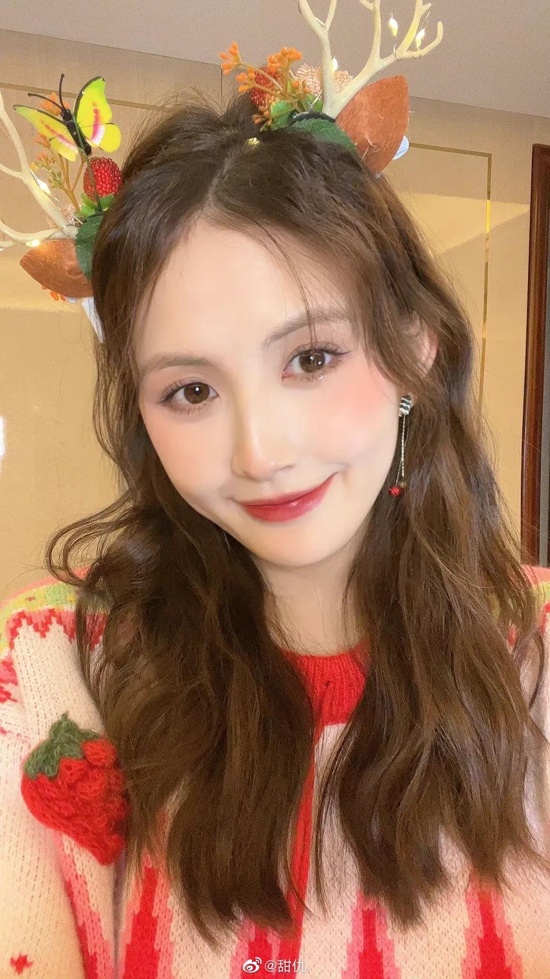 How can someone be so beautiful without makeup after giving birth? Sure ...