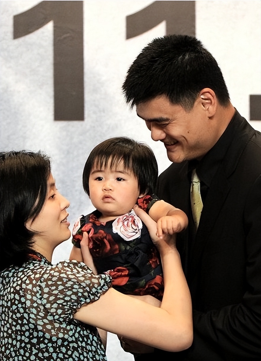 Yao Ming's family of three are in the same frame, 12-year-old Yao ...