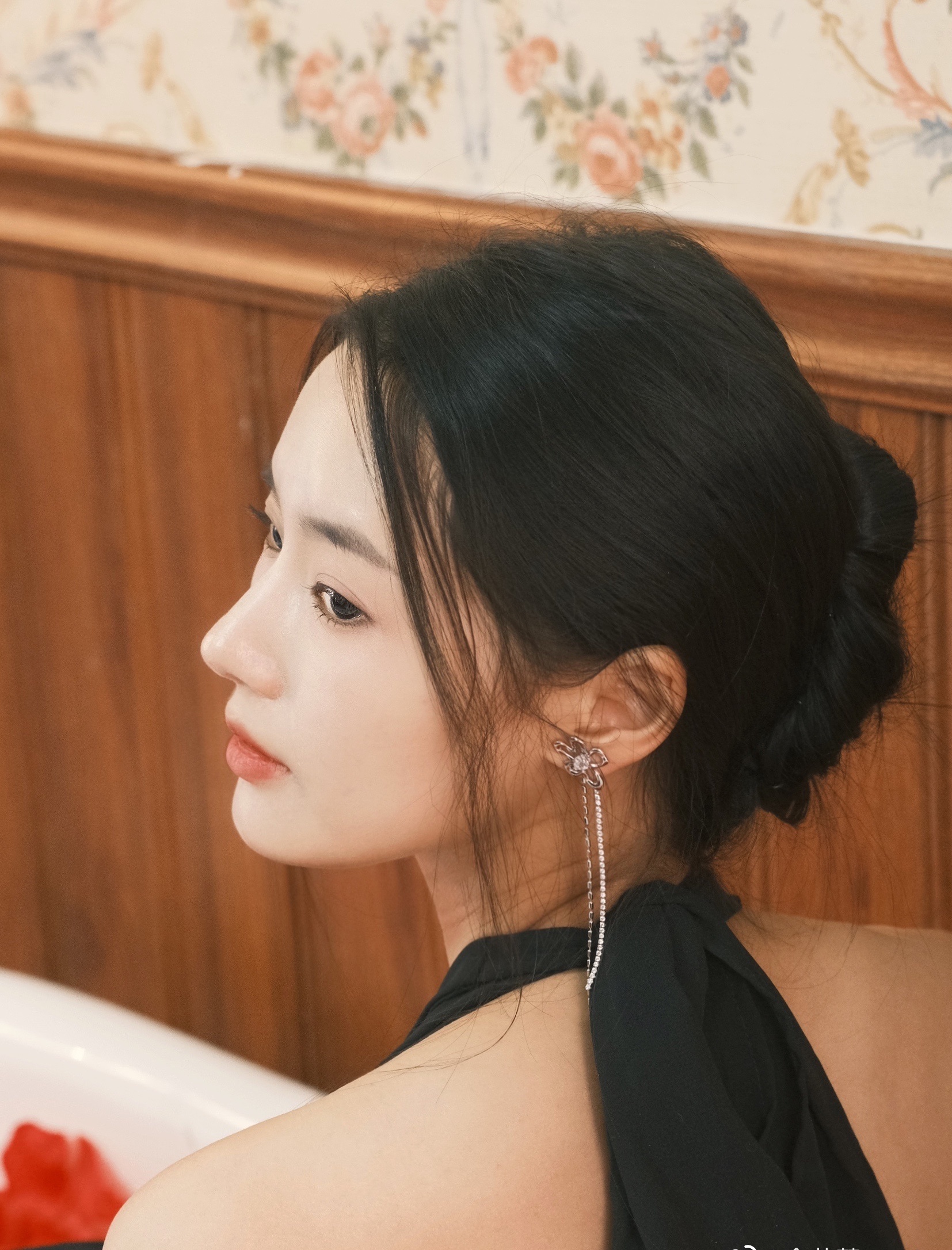 "She is very beautiful" Yu Zhihui took a photo in the bathtub, charming ...