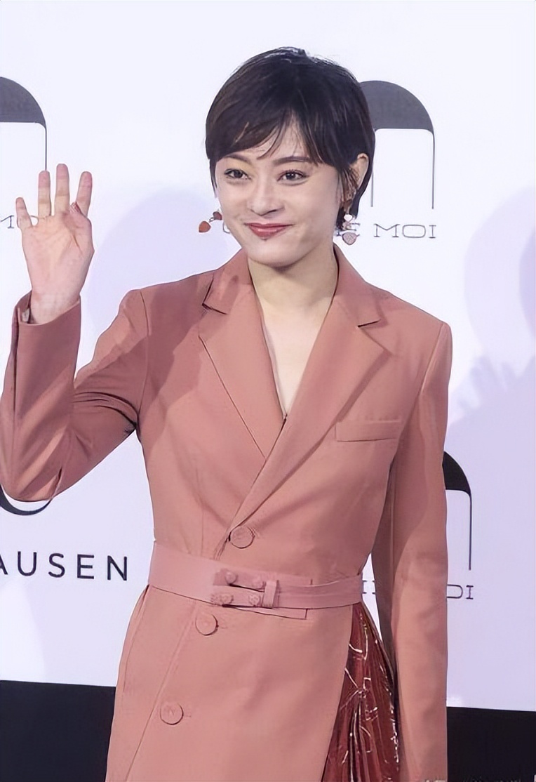 Sun Li's only swimming pool photo! Looking back 10 years later, it's ...