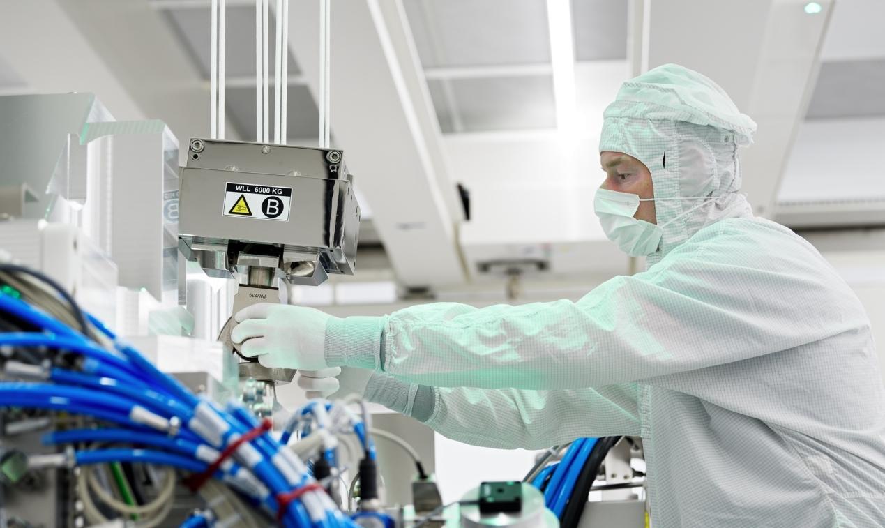 400 photolithography machines, 39 billion chips! ASML officially ...