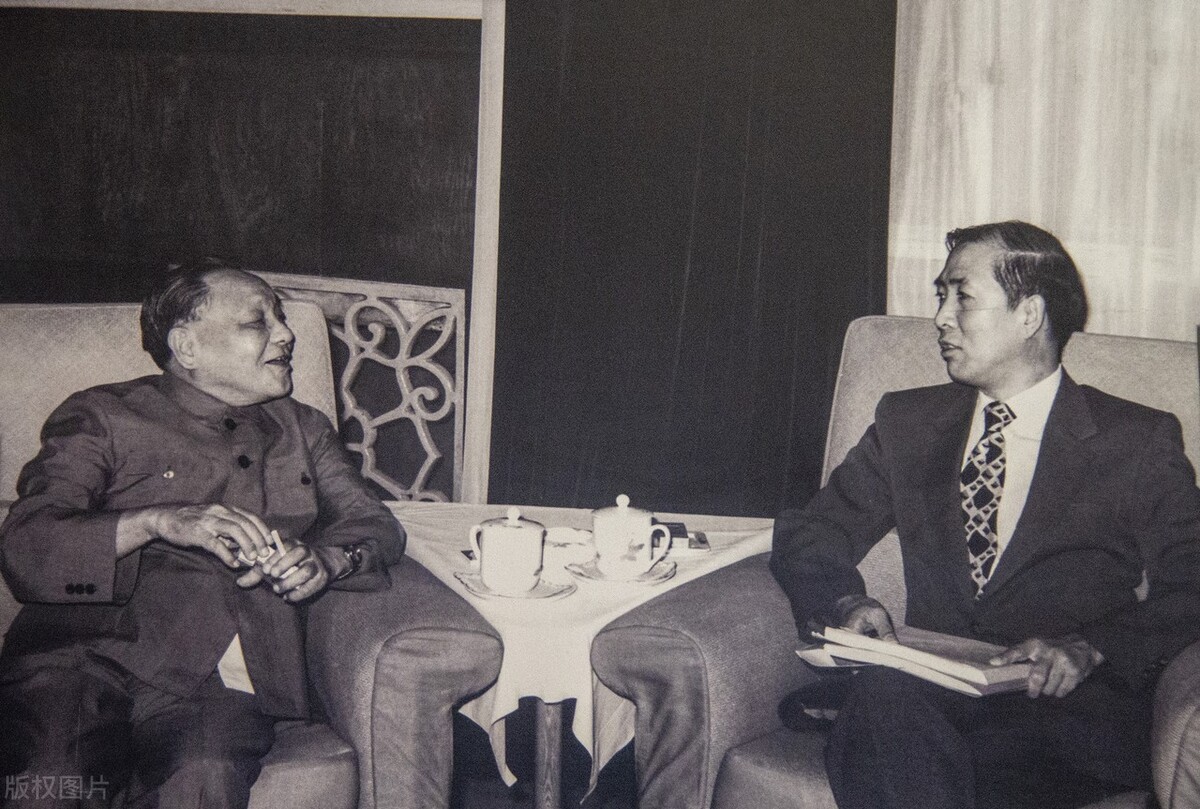 Why did Deng Gong choose Mr. Jiang from the two successors? - iNEWS