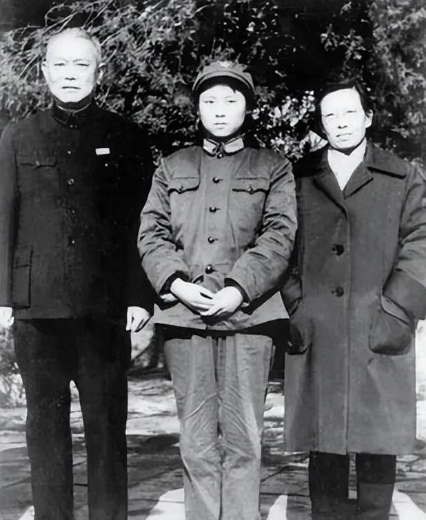 After Li Xiannian passed away, his daughter Li Ziyang revealed that her ...