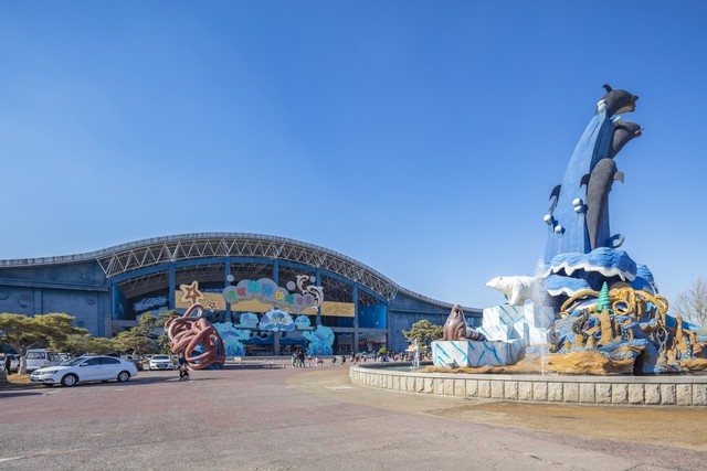 The identity and historical background of the author of "Taisu Poetry ...