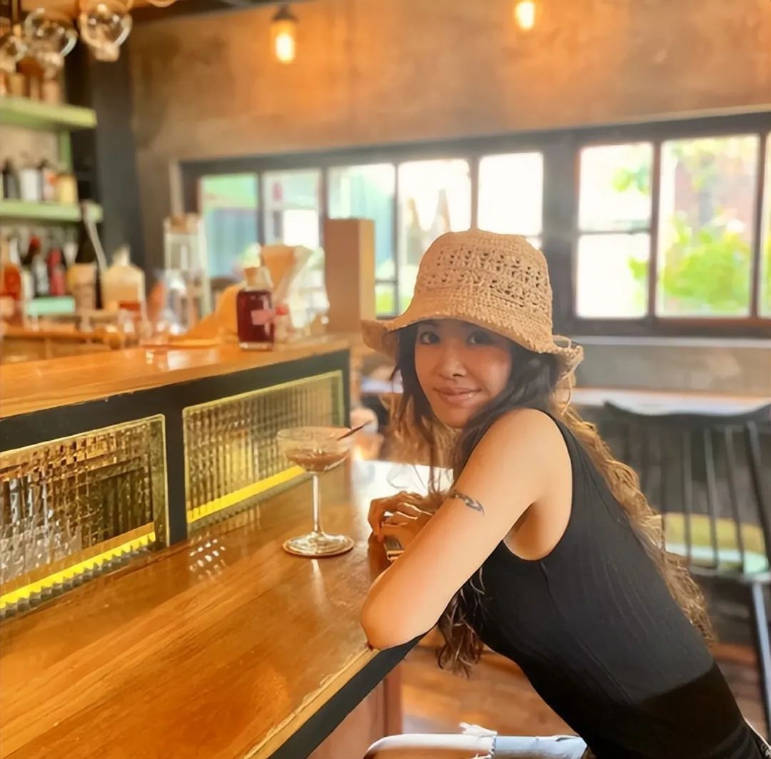 Jolin Tsai boldly challenged "wearing underwear outside", the moment she turned sideways, "slap ...