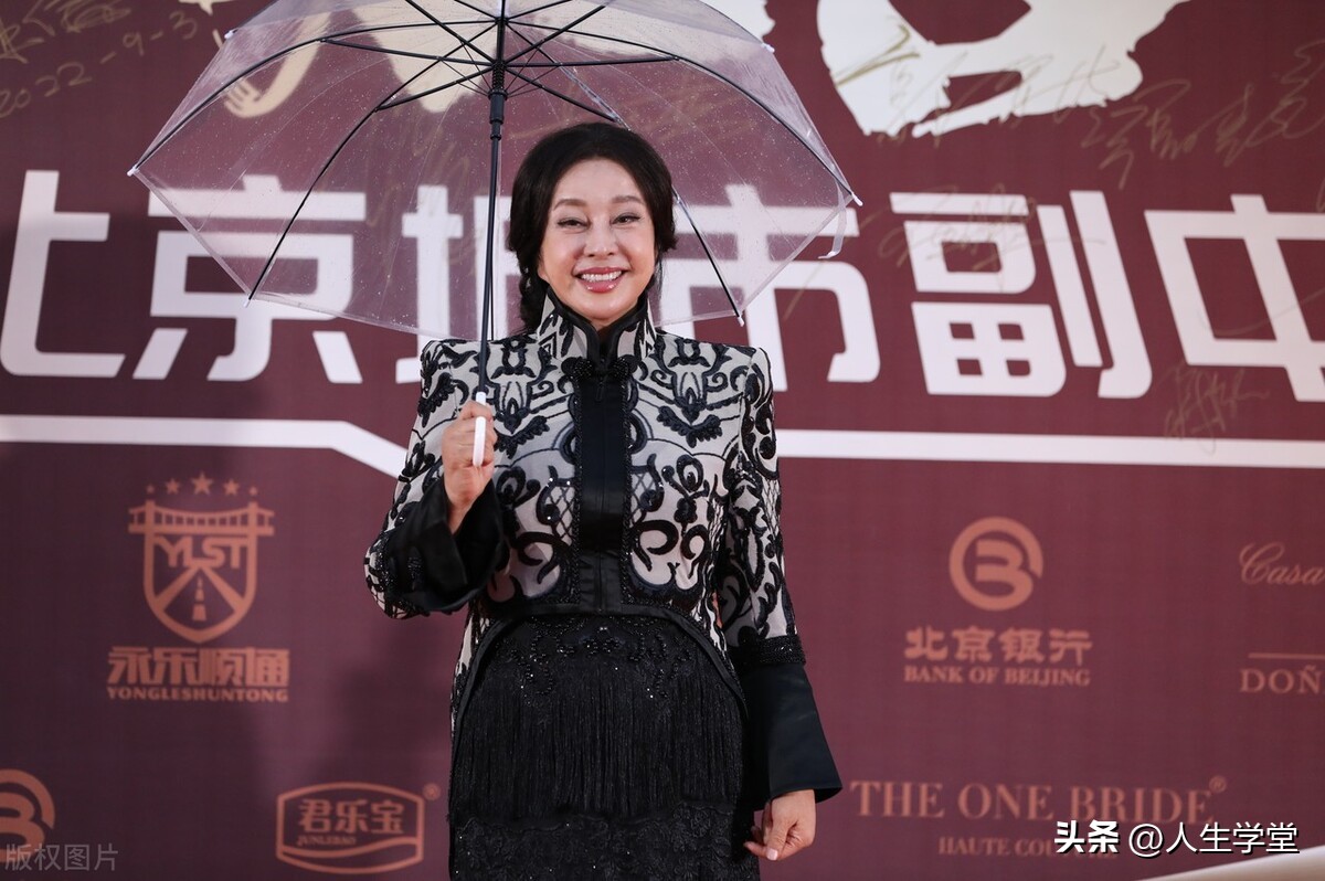 Keeping the heart of a girl forever, how Li Xiaoqing traveled through ...