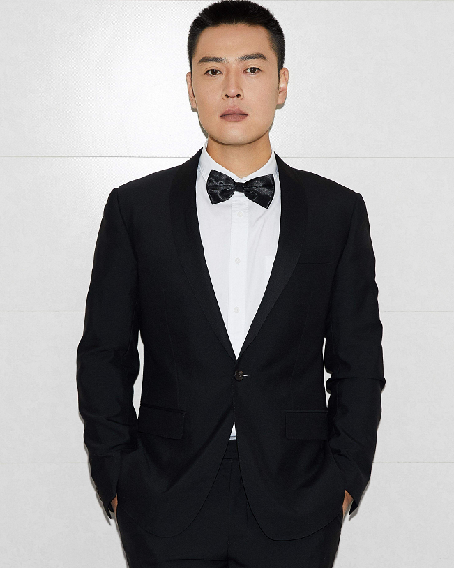 Zhang Tong, why did he "fall down" like this? - iNEWS