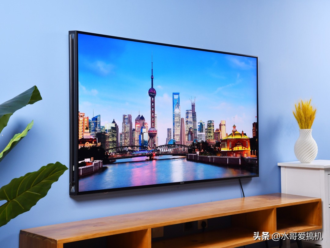 Real scene ambient light evaluation: Hisense U8H brightness and contrast double-kill OLED TV - iNEWS