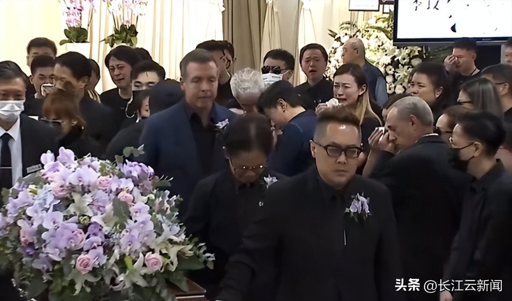 Coco Lee's funeral! The eight spirit helpers bid farewell, relatives ...