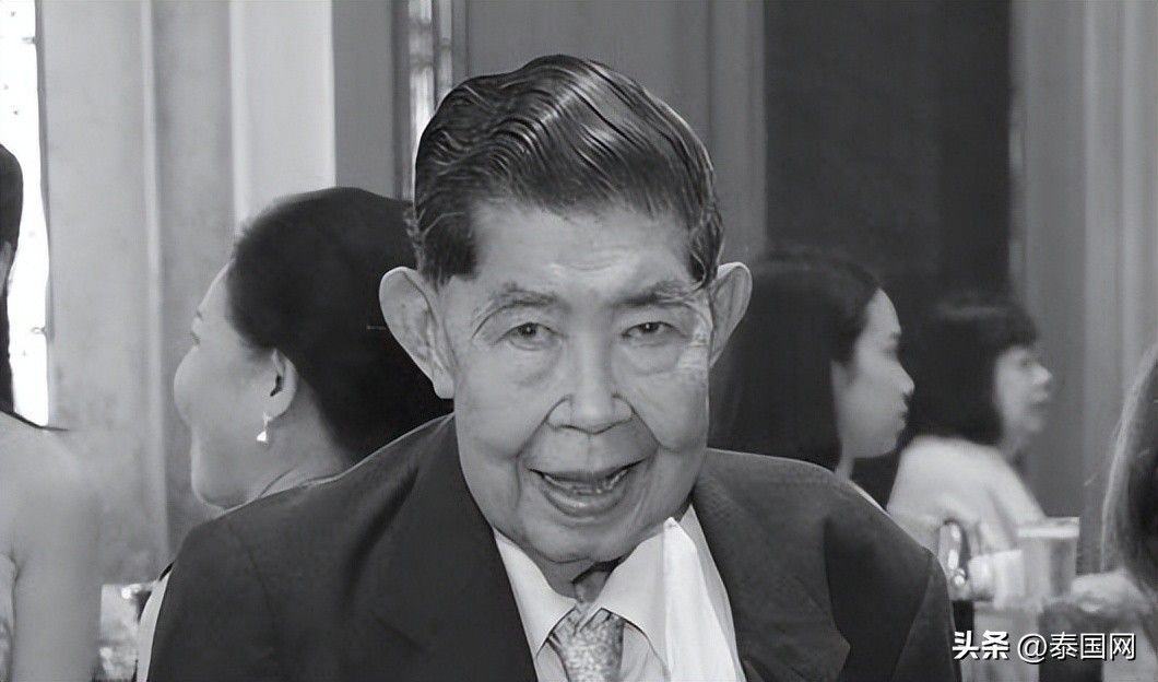 The King and Queen of Thailand attended the funeral of Prince Yukol and ...