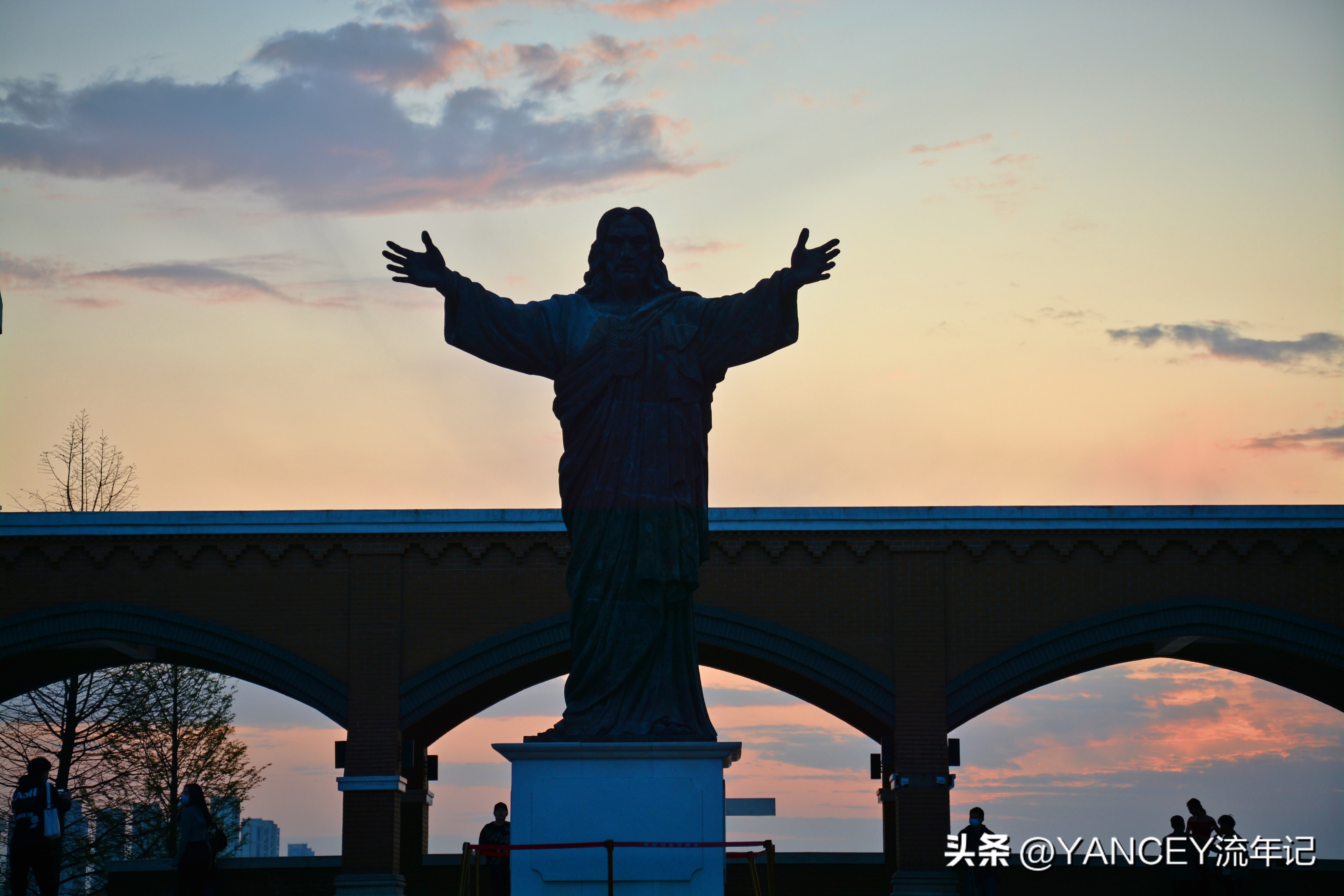 How can someone not know about such a beautiful place as Dushu Lake Christ Church? - iNEWS