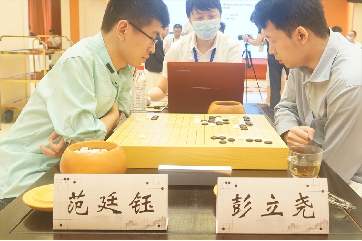 Shiyue and Xie Erhao compete for the championship in the fast chess ...