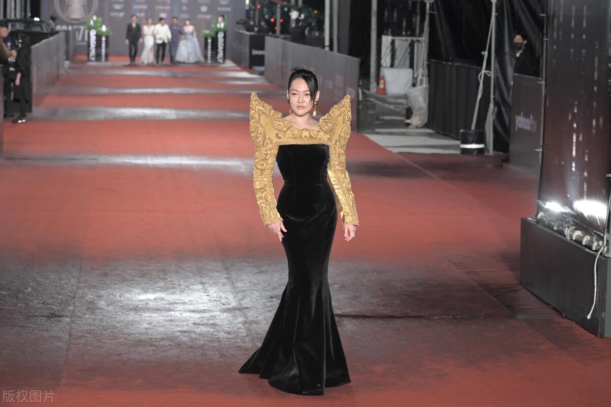Xu Xidi made her debut - iNEWS