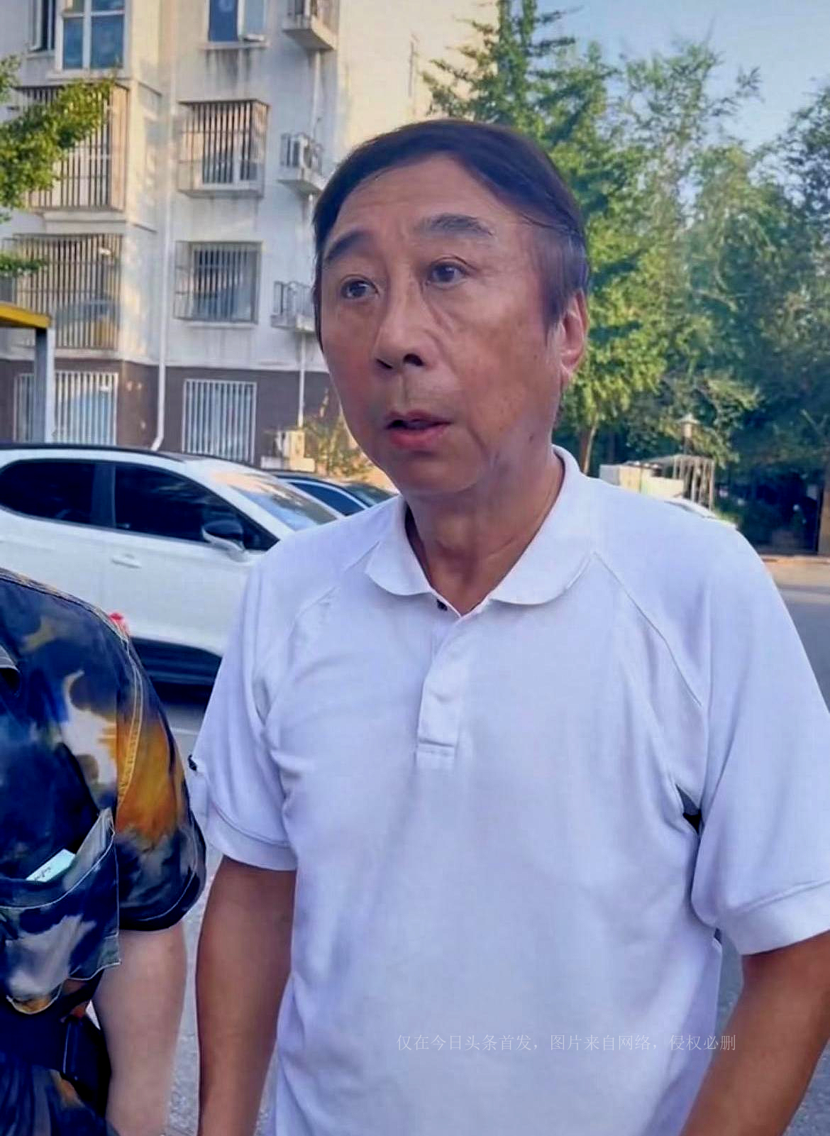 The 65-year-old drama star Feng Gong caused concern when he appeared. He was walking with a limp ...