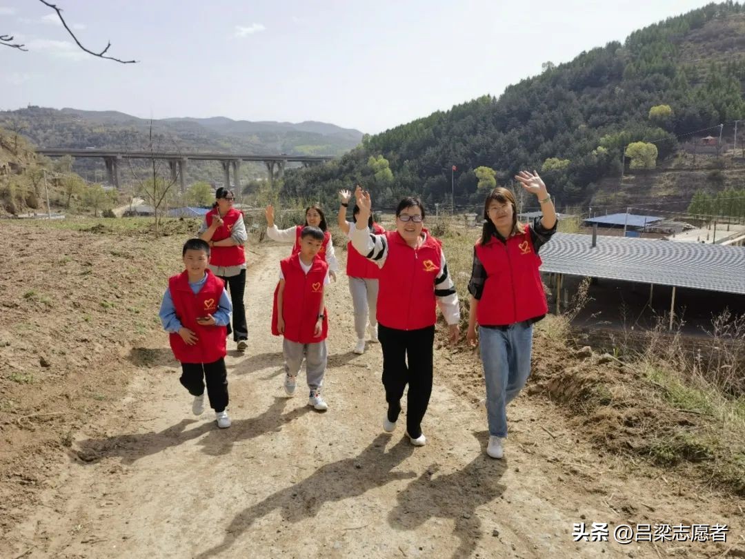 Ding~ Tour guide Xiaozhi is online! Let's travel with Xiaozhi! - iNEWS