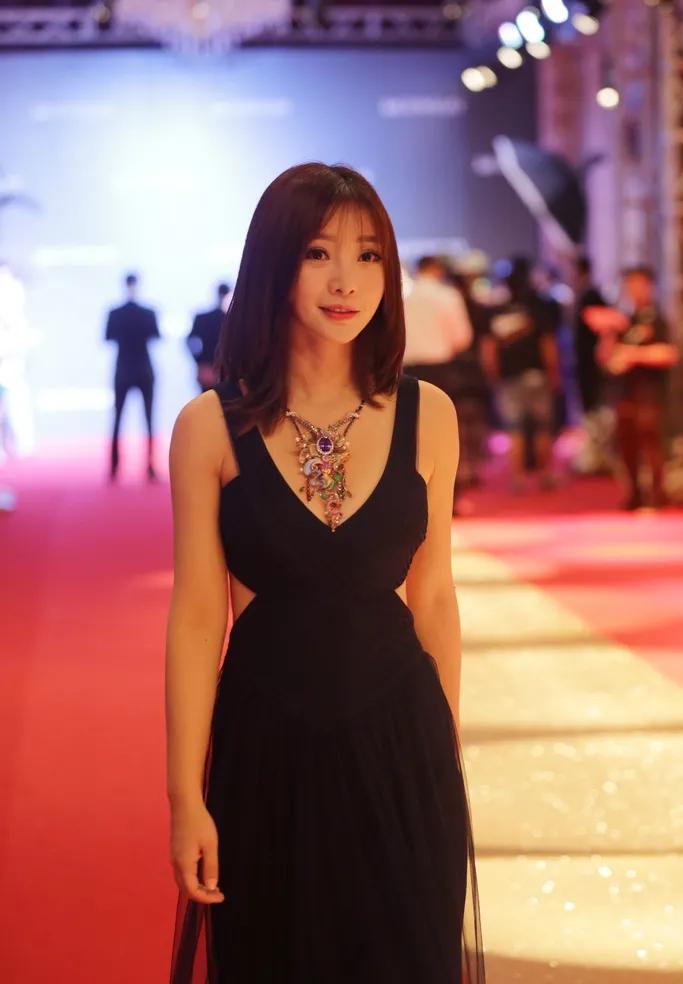 Sexy goddess Liu Yan - iNEWS