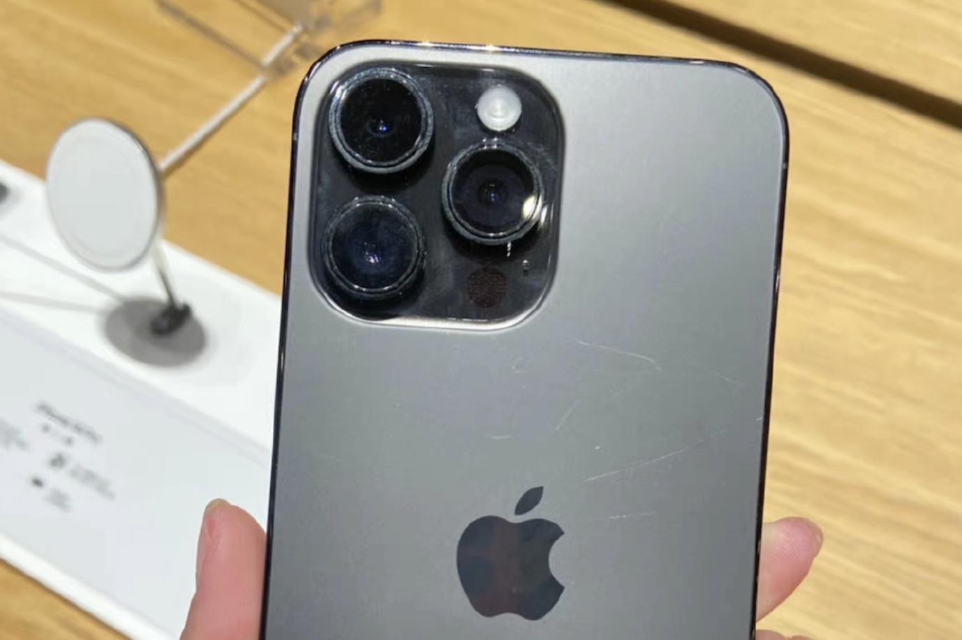 Is the paint peeling off the iPhone 14 Pro badly?We tested it and it's ...