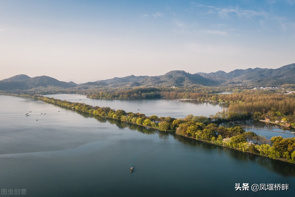 "Spring Dawn on Su Causeway", the first of the ten scenic spots of West ...