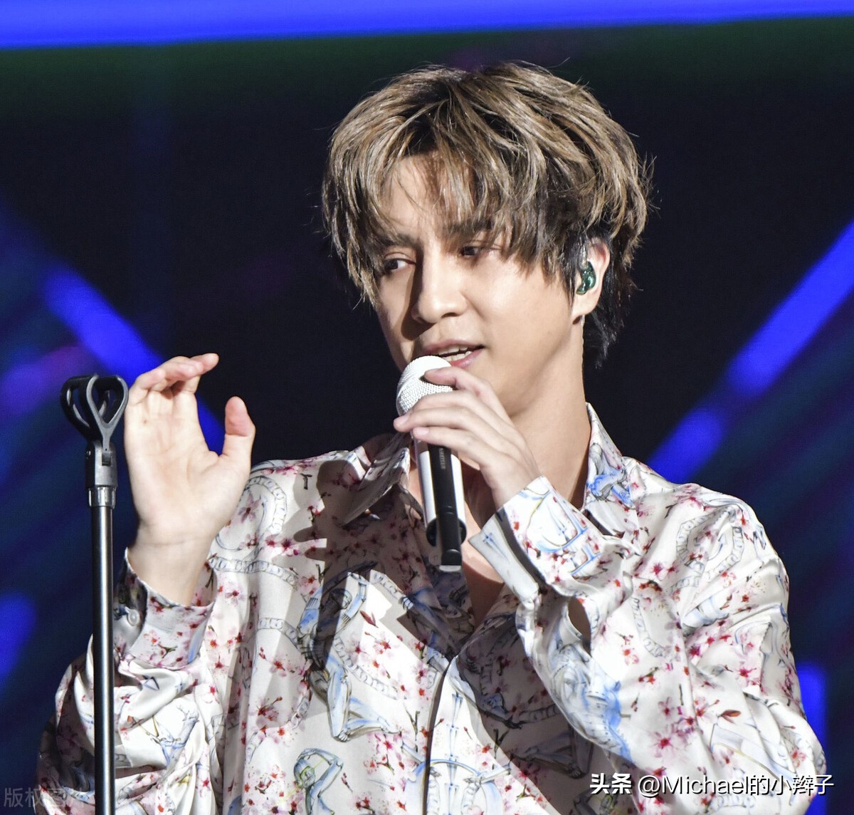 Which singers don't understand music theory? Still can compose ...