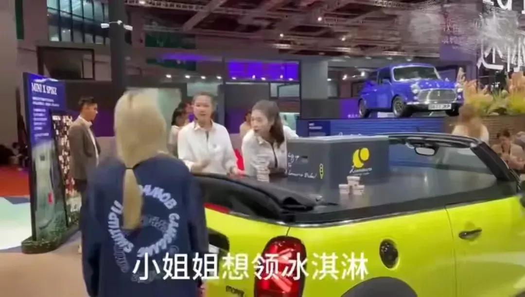 The situation at the Shanghai Auto Show is up again: BMW rolls over ...