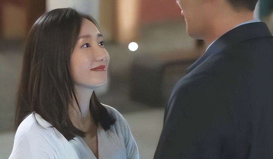 Known as "Little Zhou Xun", she and Tan Songyun are best friends and have superb acting skills ...