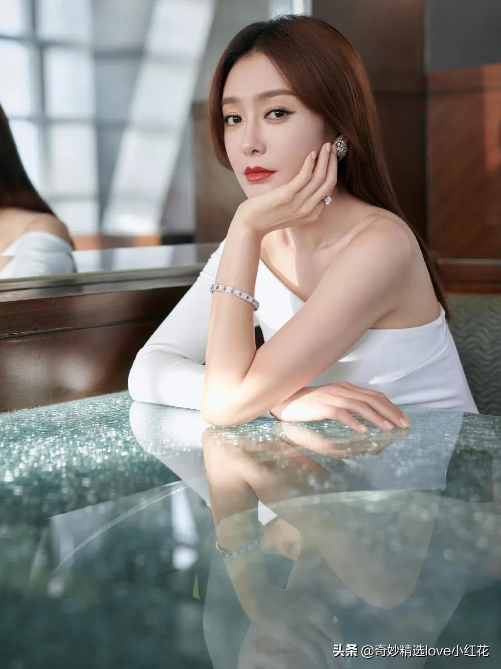 Beautiful girl Qin Lan - iNEWS