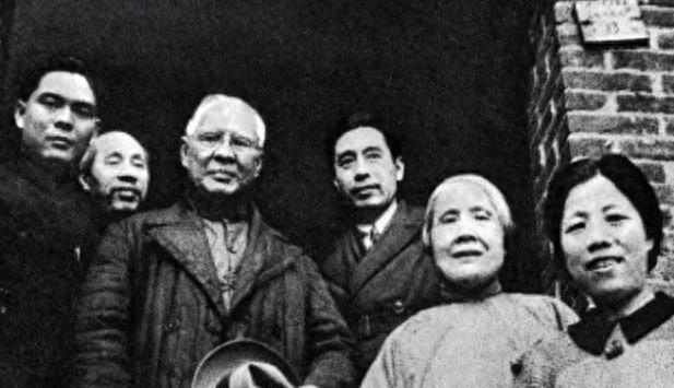 In 1943, the red agent Wang Zimu ran away in anger, and Premier Zhou heard that he would do ...