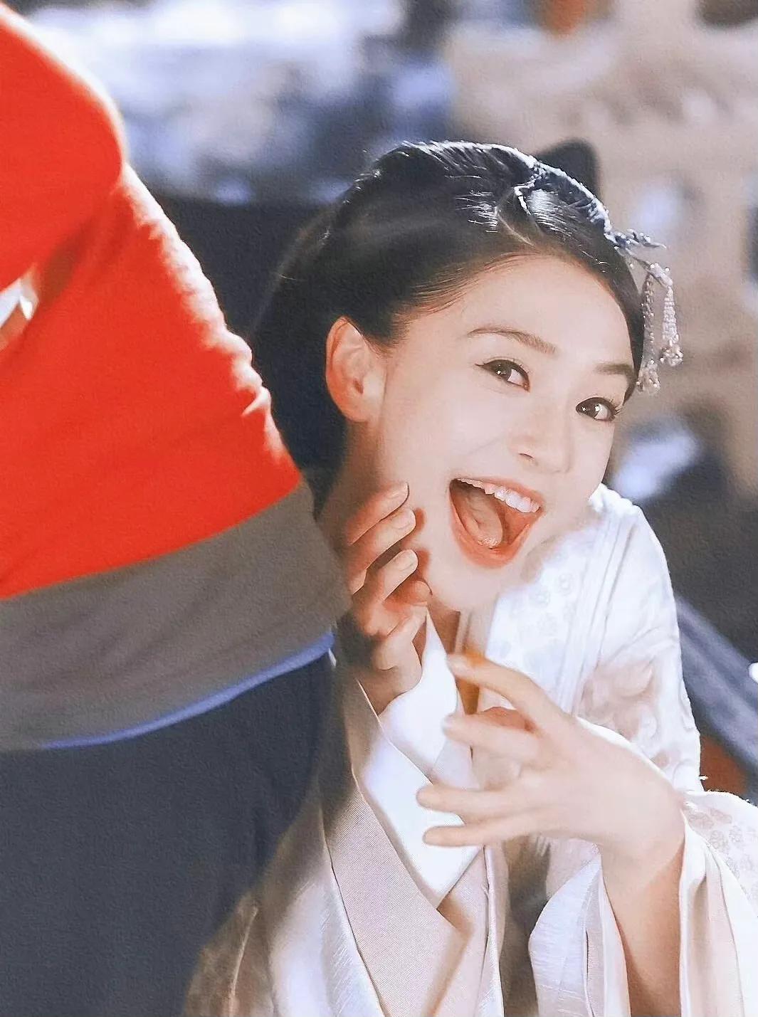 Angelababy is ambitious, but she is willing to be six times in "The Wind in Longxi", and it ...