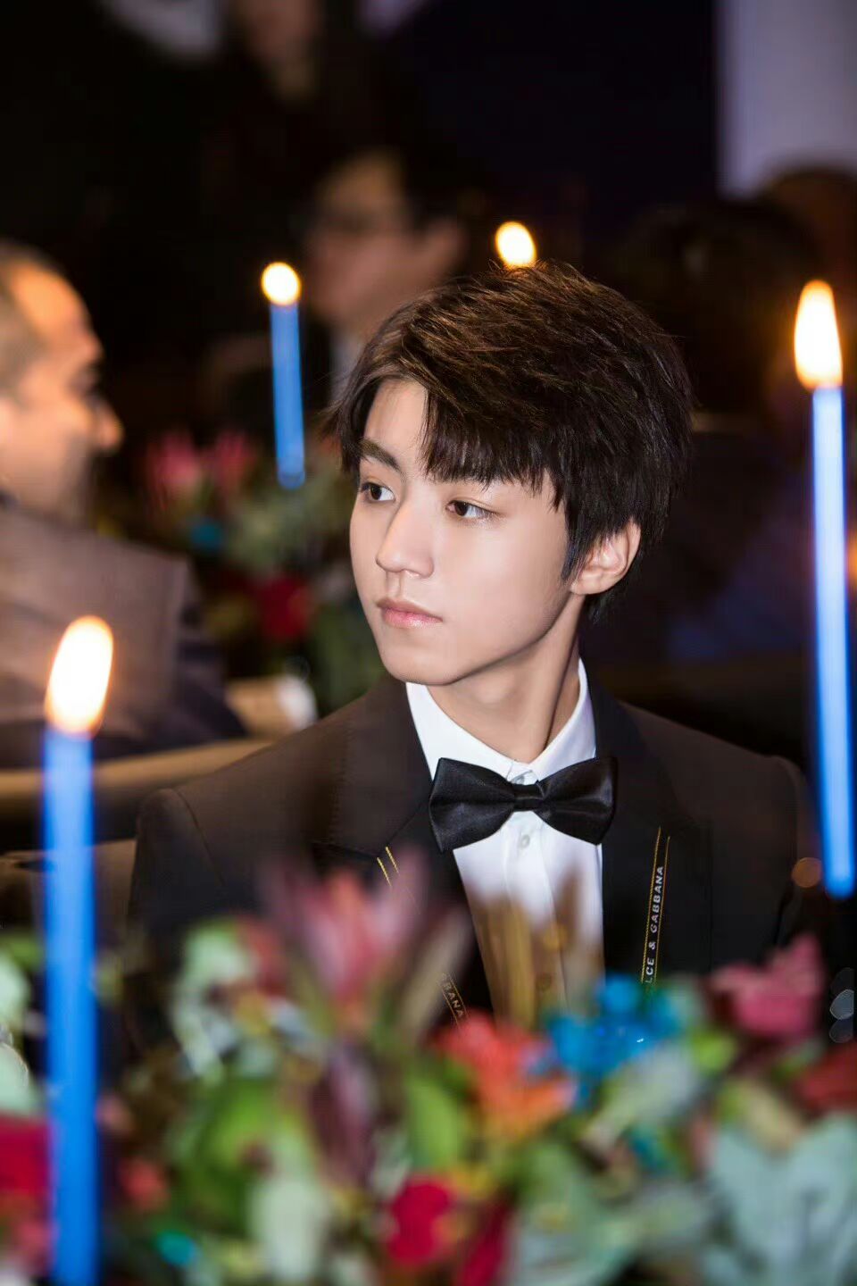 Wang Junkai arranged a celebration banquet for 100 people for the team, but he went home to eat ...