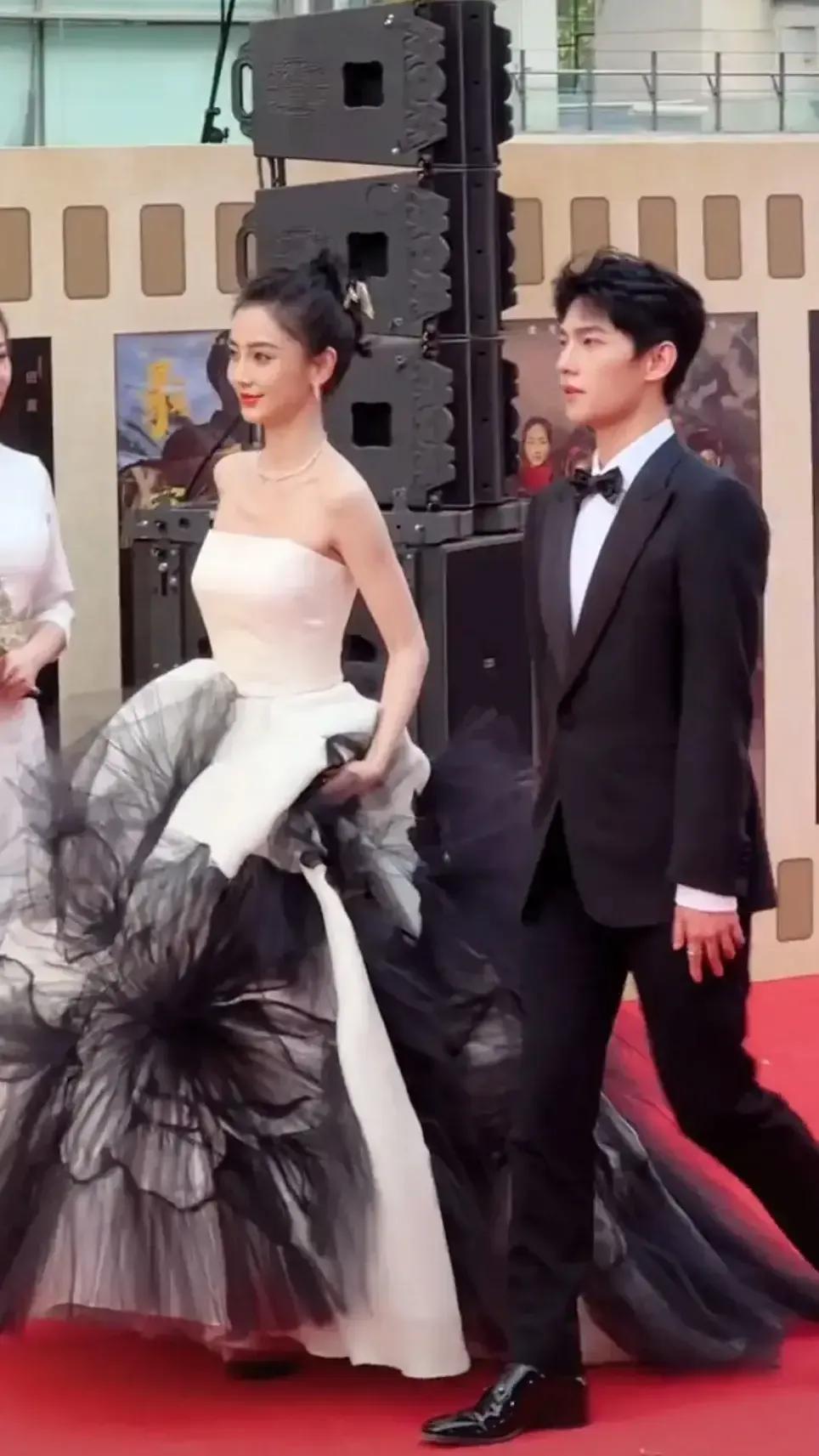Yang Ying and Yang Yang are in the same frame at the Huabiao Awards red ...
