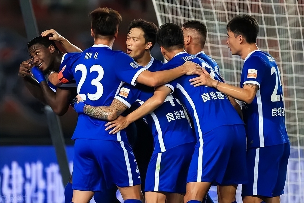 The three towns of Wuhan won this round, and the substitute goalkeeper ...