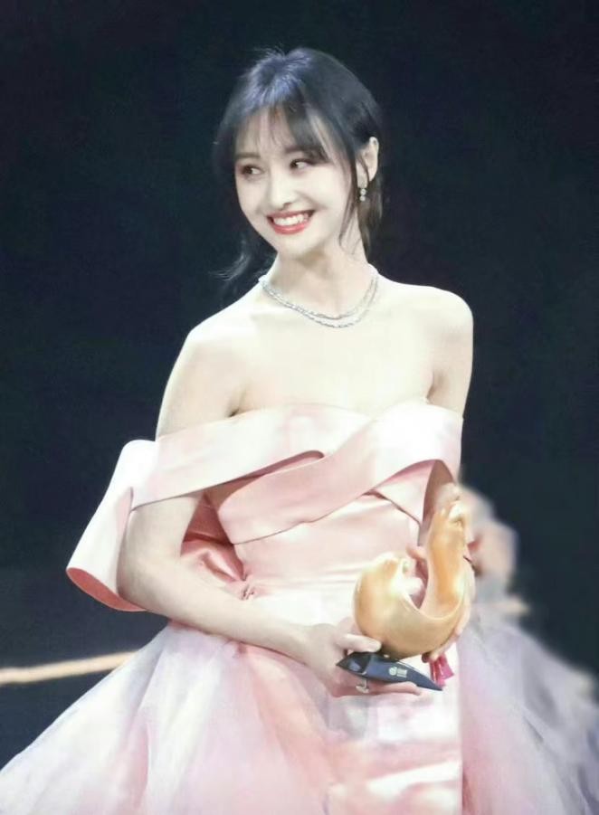 "Crazy" Zheng Shuang, the absurd history of destruction behind her is ...