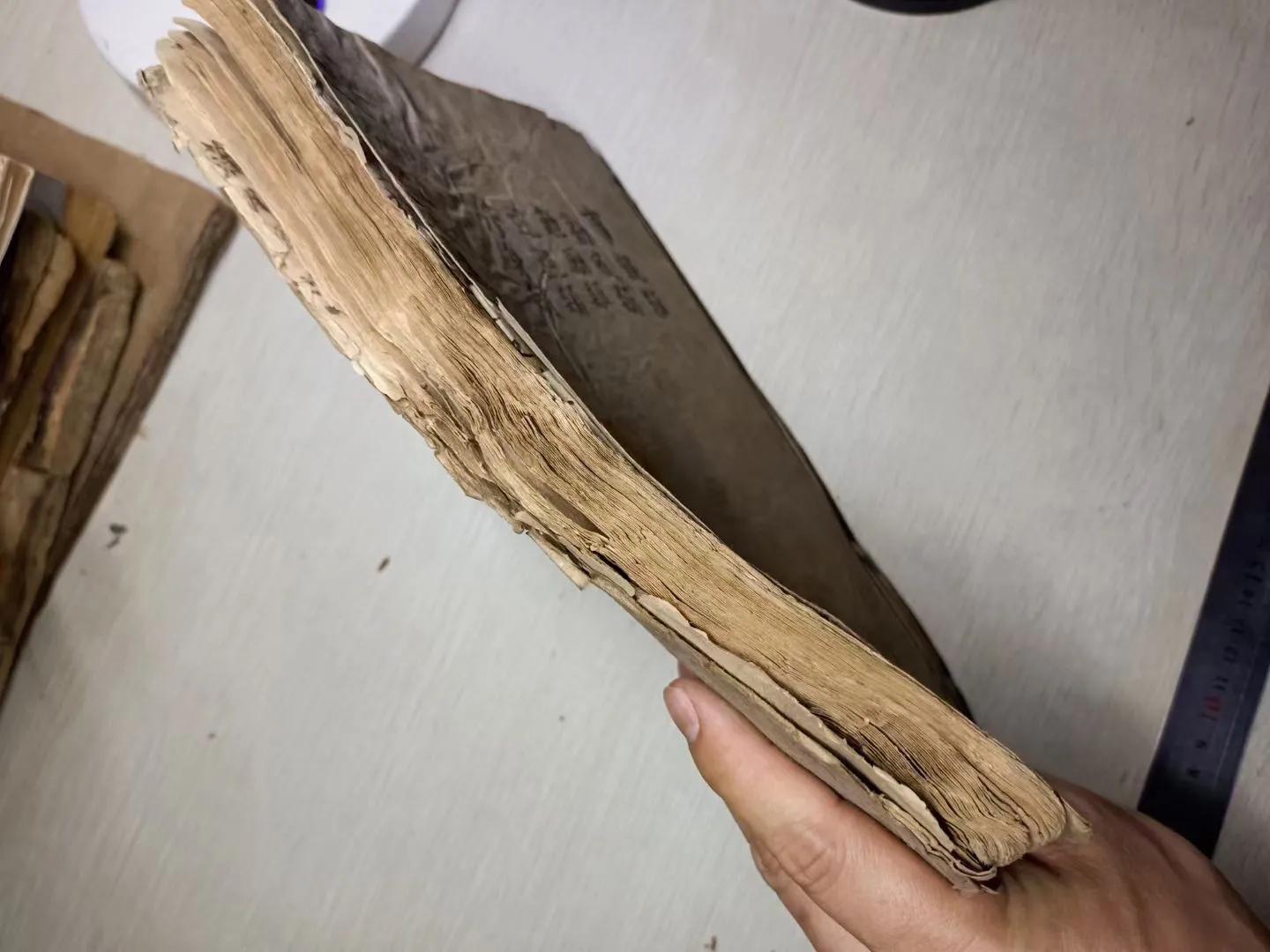The Oversized Thick Manuscript of the Republic of China - iNEWS
