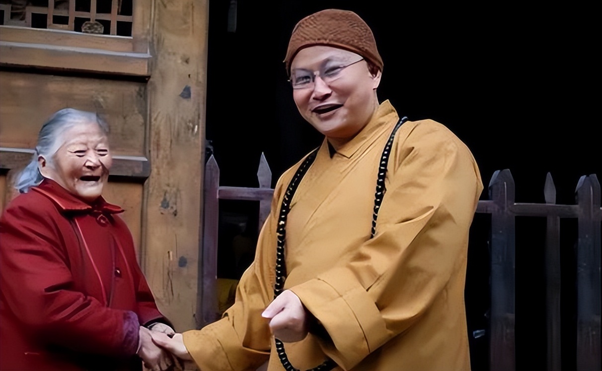 The eminent monk broke the secular world and took the initiative to ...