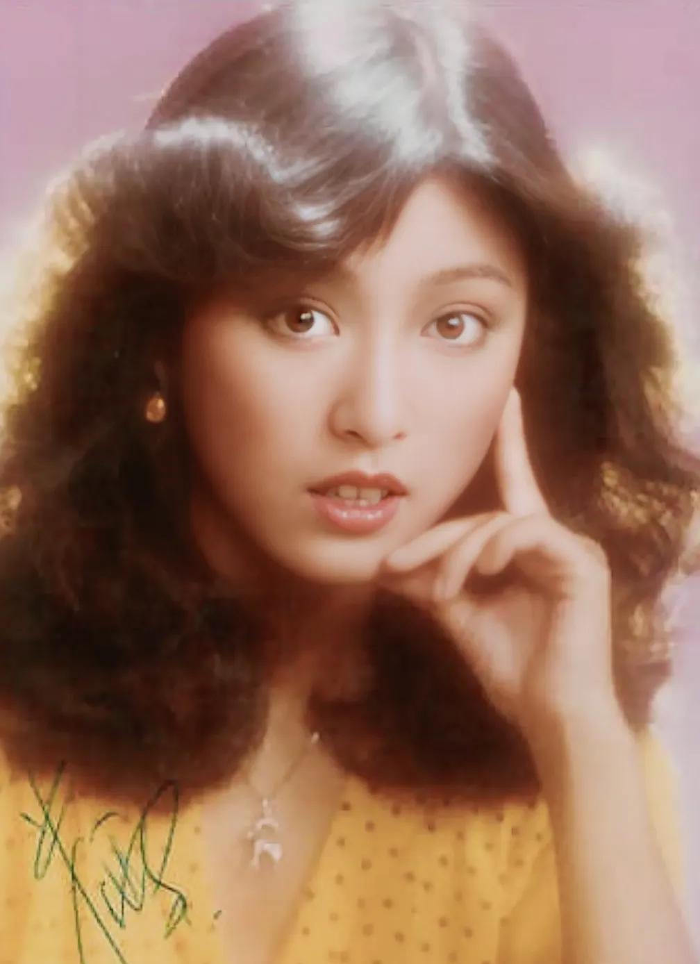 Beautiful photos of Michelle when she was young - iNEWS