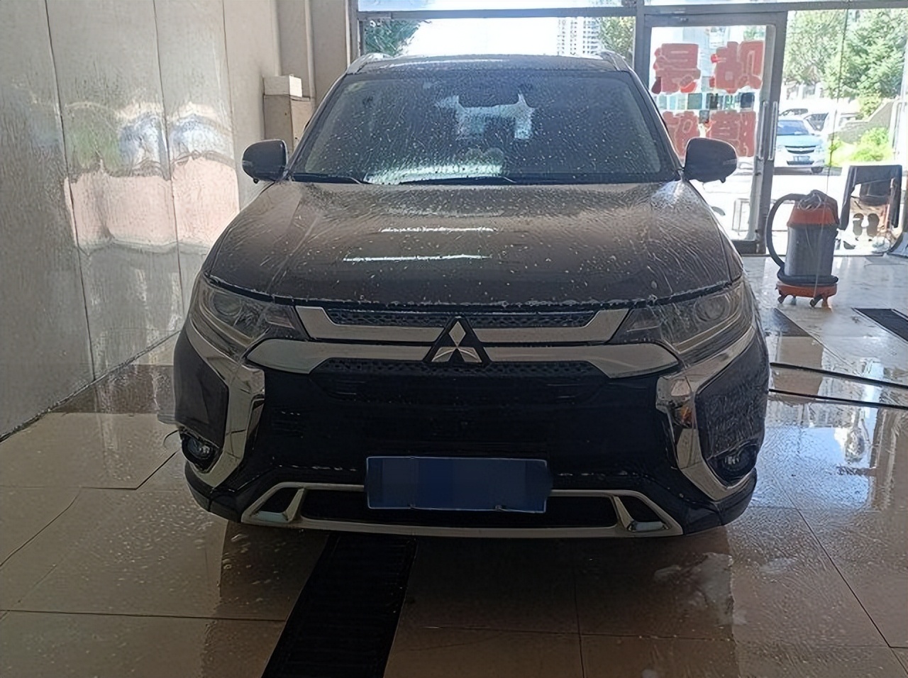 Outlander cleaning and maintenance after the rainstorm - iNEWS