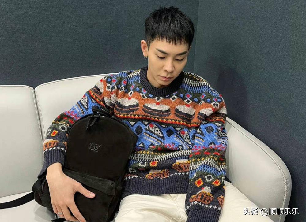 The famous Korean male rapper LOCO officially announced that he will ...