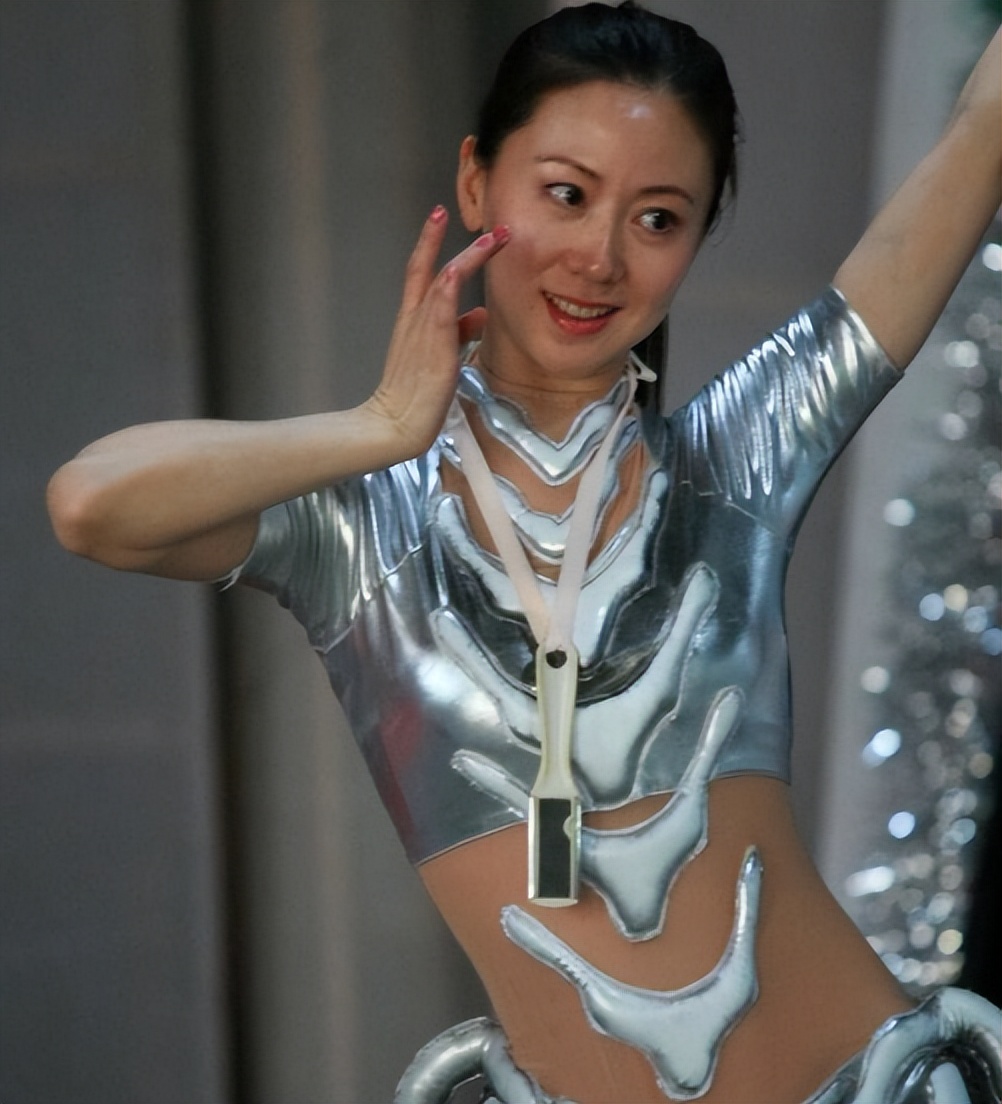 The first person to take nude photos, her family broke up after she became popular. How is Tang ...