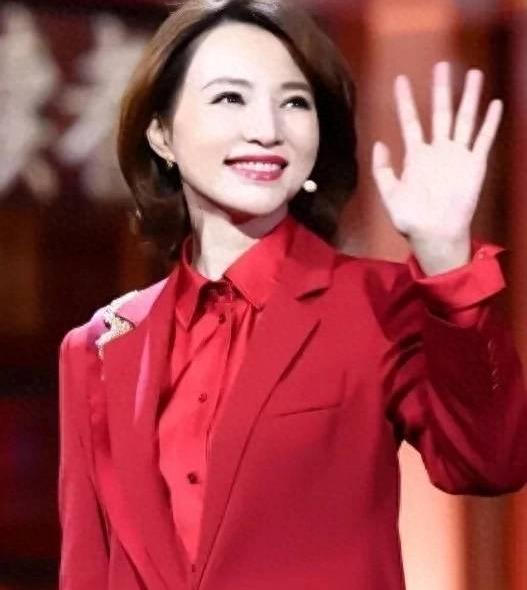 The much-anticipated return of the CCTV goddess! Dong Qing takes up the post of host again - iMedia