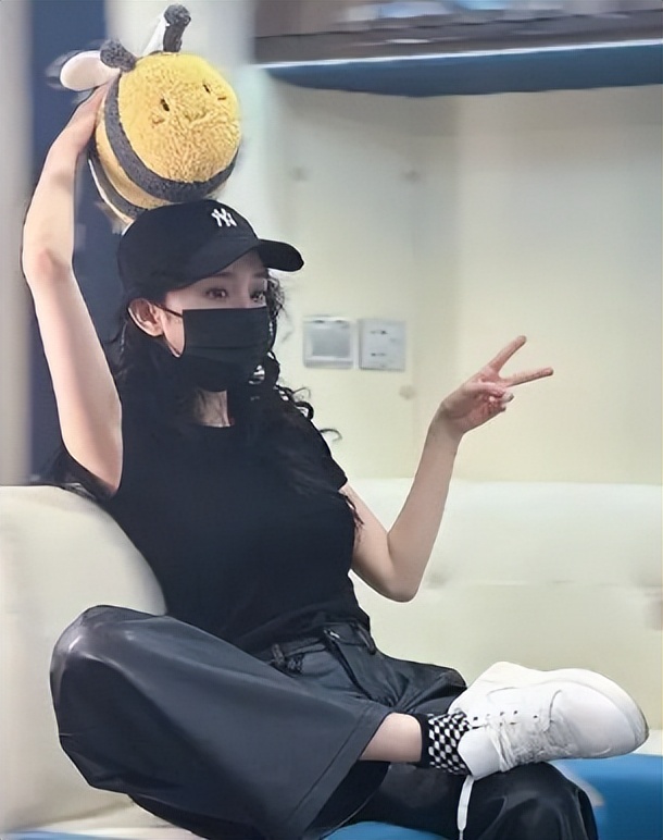 Yang Mi's daughter's 9th birthday, Yang Mi's IP address is in Hong Kong ...