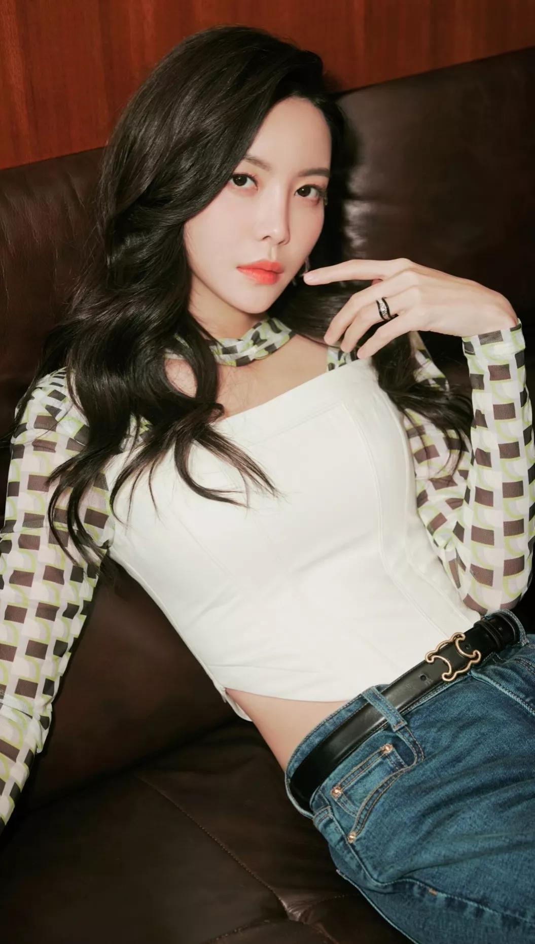 Celebrity [Yu Wenwen] Appreciation of the latest photo - iNEWS