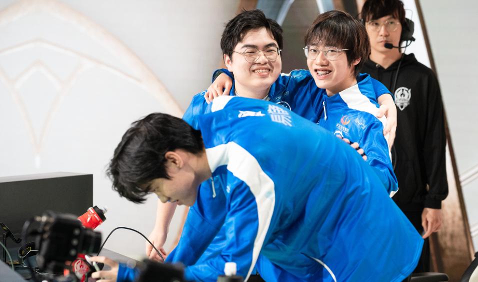 Estar Ziyang hinted that the FMVP skin was given to Donghuang, but he didn't listen to Boss He's ...