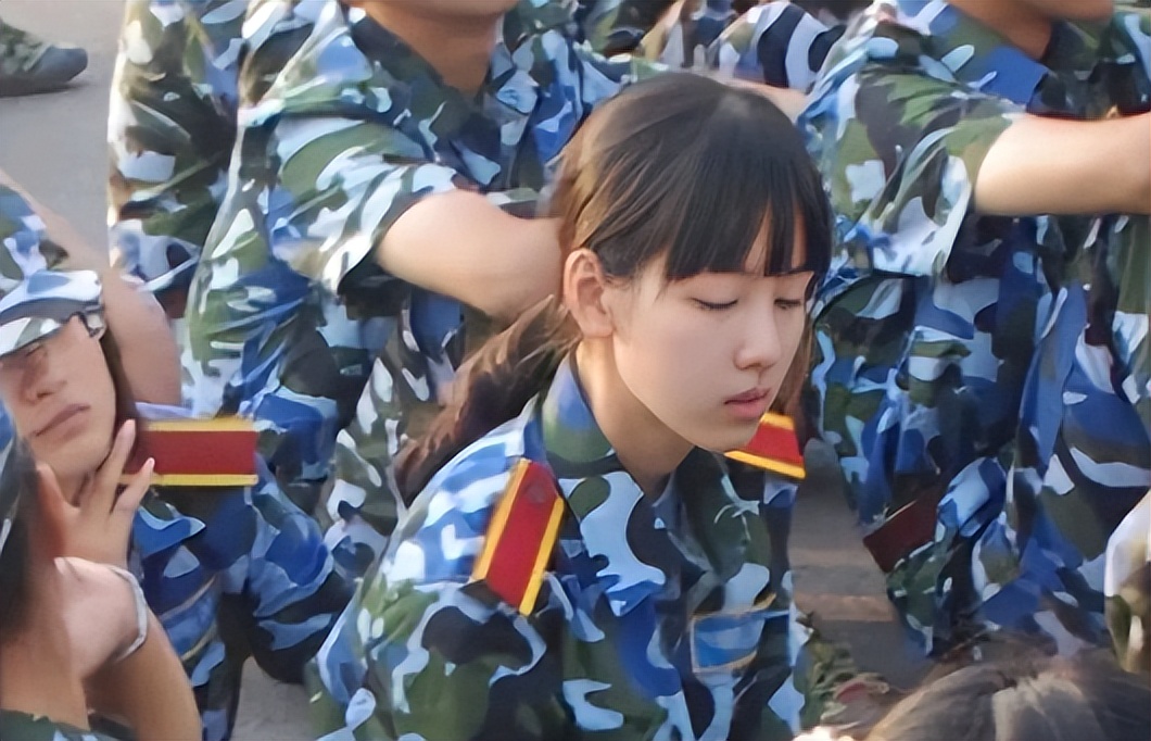 The old photos of Chen Duling University flowed out, but the plain face ...