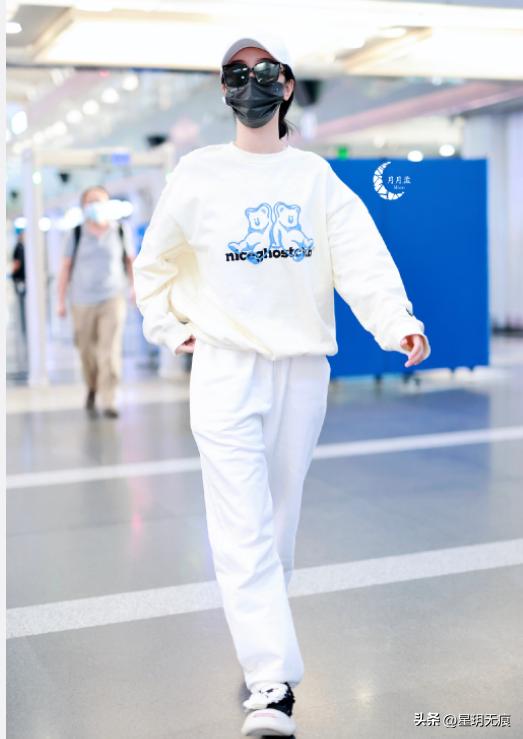 Zhao Xiaotang's airport meal photo Reuters picture is dressed in white ...