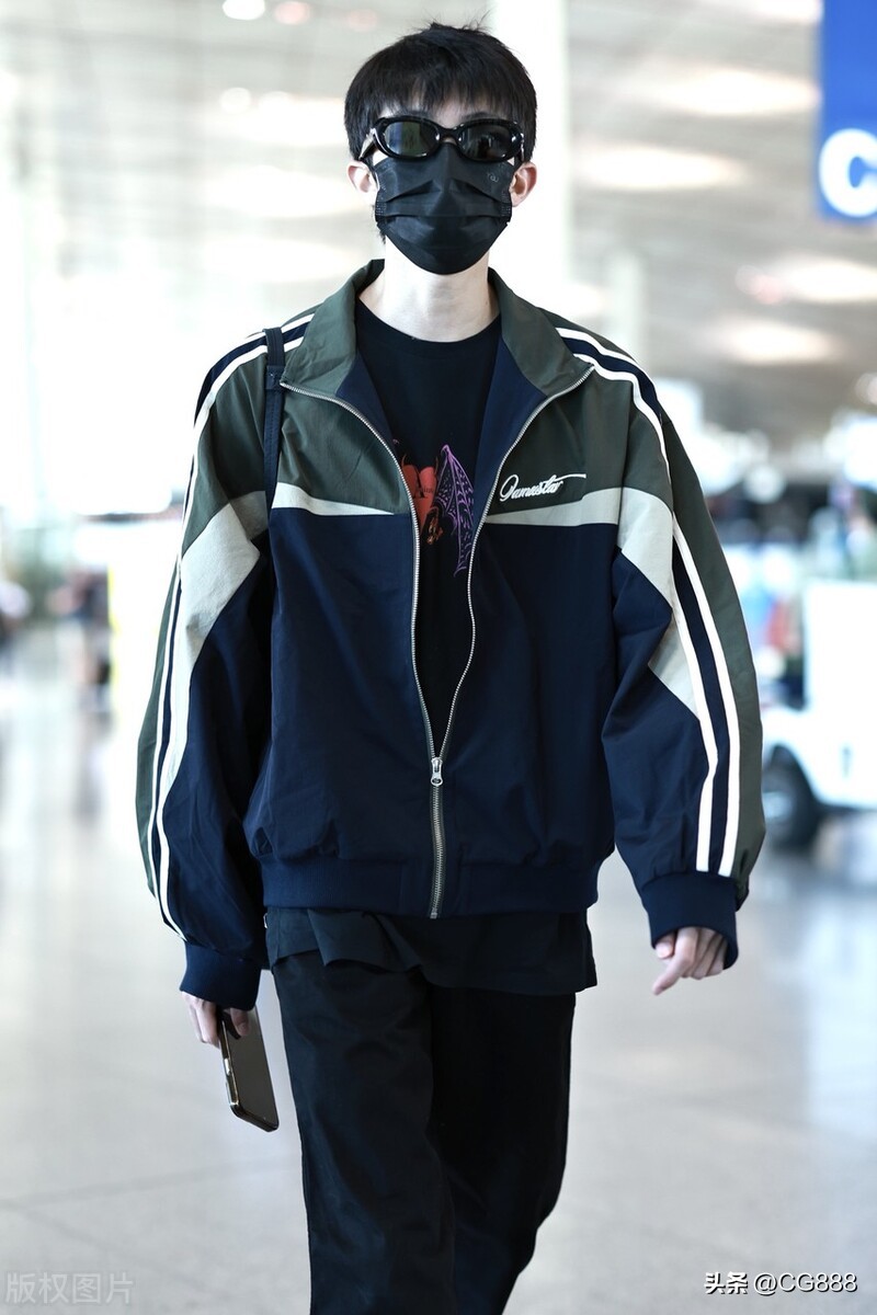 Lin Mo appeared in Beijing Airport star airport photos - iMedia