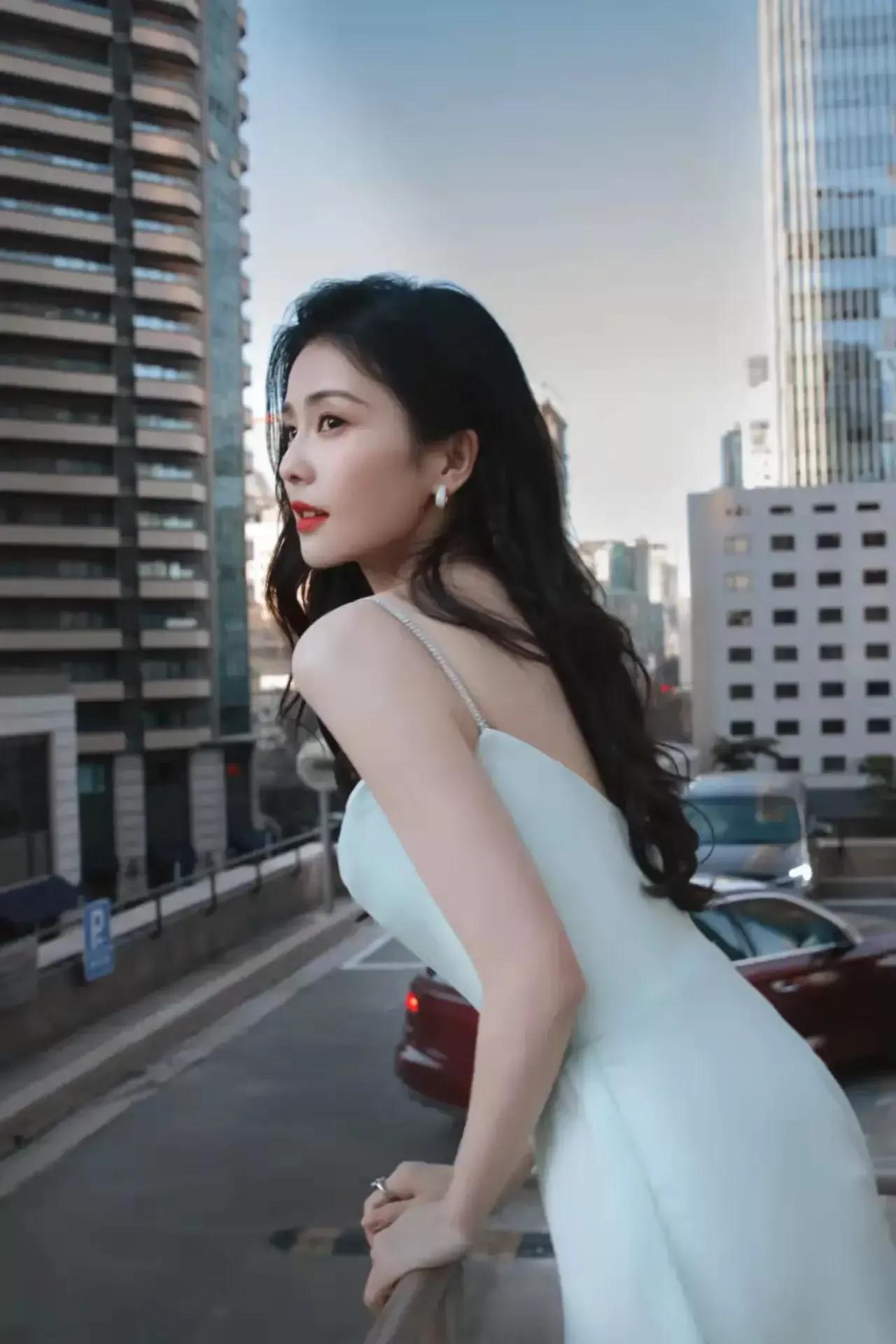 Bailu won the Most Popular Young Actress Award, and many years of hard ...