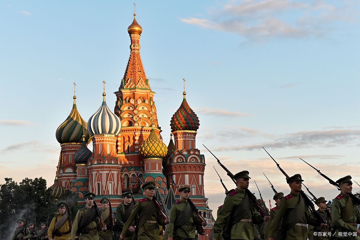 'Honorable Parents' medal awarded family for video call with Putin - iNEWS