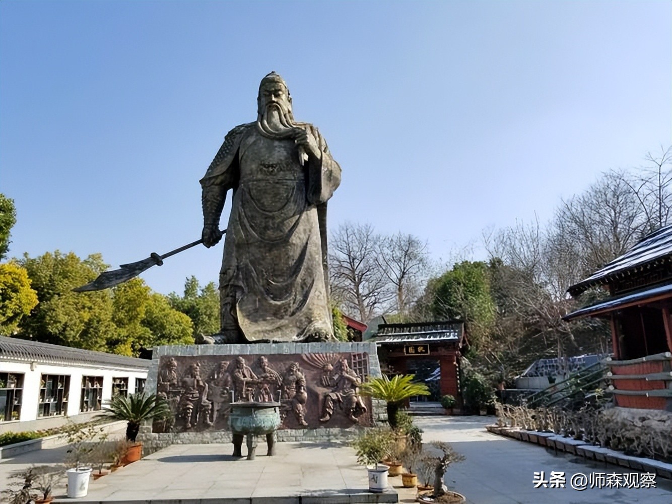 Visiting the tomb of Guan Yu in Dangyang and burying Guan Yu's body ...
