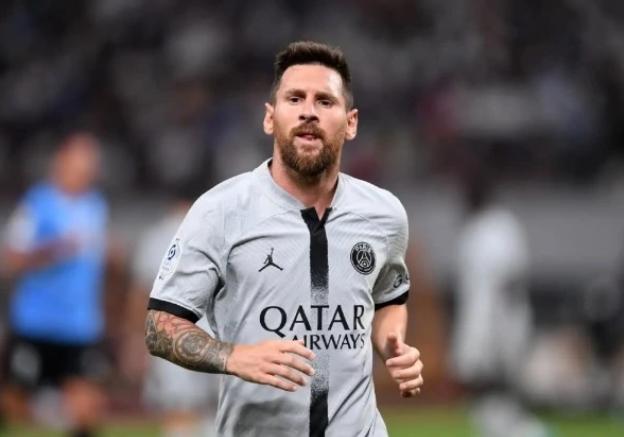 When the tide goes out, see the halal ball king!Messi scored 3 goals ...