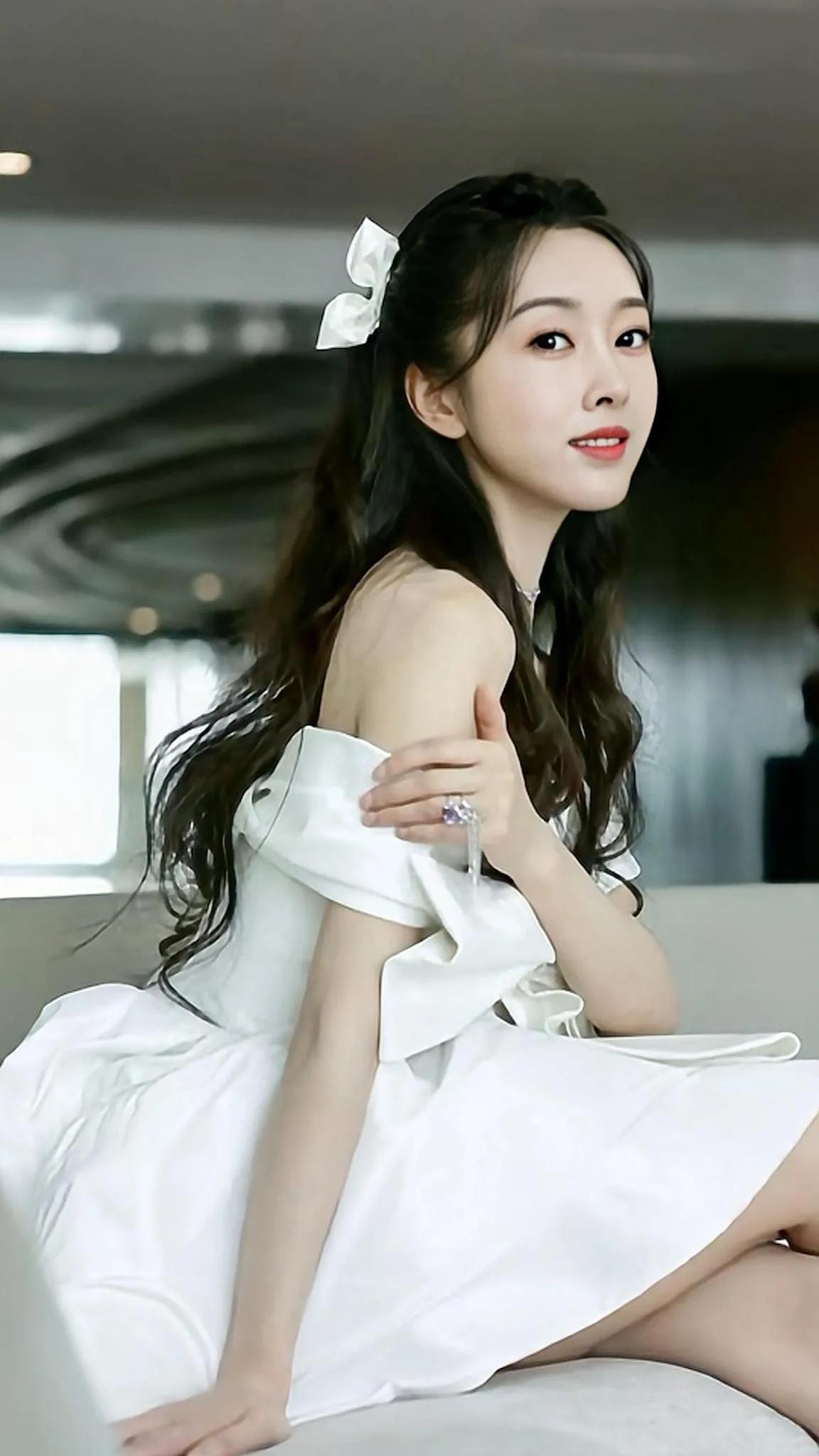 Xuan Lu with outstanding temperament - iMedia